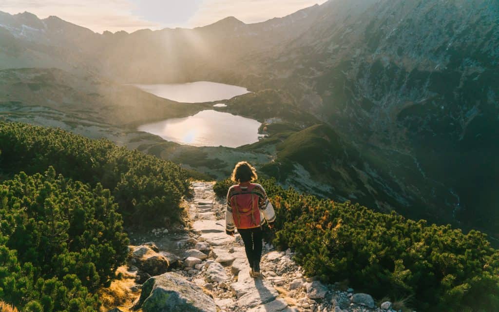 Traveling Alone: 8 Incredibly Helpful Solo Travel Tips